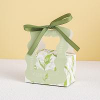 China Art Paper Luxury Logo Gift Shopping Embossing Paper Bag with Handle Screen for sale