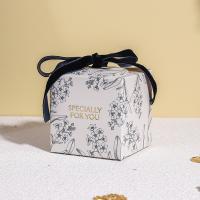 China Gravnre Printing Customized Kraft Paper Gift Bags for Gift Craft Packaging for sale