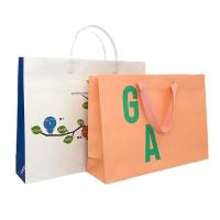 China Customized Handmade Large Portable Fashion Shopping Paper Gift Rectangular Green Bag for sale