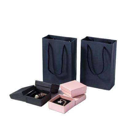 China Good Luxury Paper Shopping Bags for Garment Clothes Handmade and Custom Order Accepted for sale