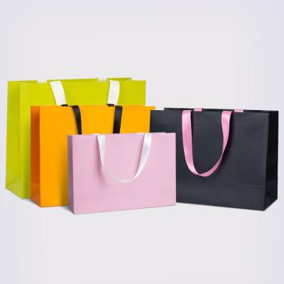 China Custom Order Accepted Wenzhou Designer Custom Shopping Bags Gift Cardboard Paper Bags for sale