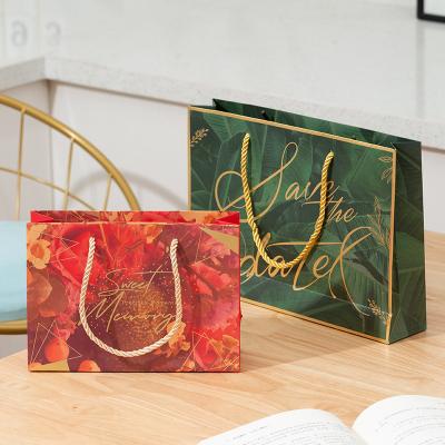 China Custom Logo Ivory Board Wedding Candy Souvenir Gift Packaging Paper Bags at Reasonable for sale