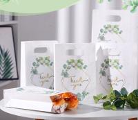China Custom Luxury D Cut Gift Paper Bag For Boutique With CMYK Printing And Color Options for sale
