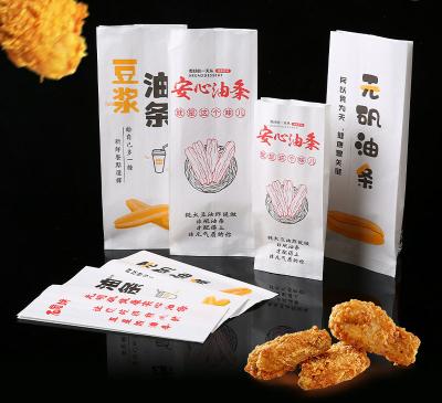 China Customized Size White Kraft Paper Bags For Food Takeaway With Luxury Packaging Design for sale