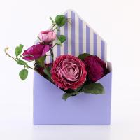 China Recycled Materials Square Luxury Valentine's Day Flower Gift Packaging Shopping Paper Box for sale