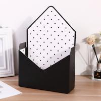 China Recycled Materials Square Luxury Valentine's Day Flower Gift Packaging Shopping Paper Box for sale