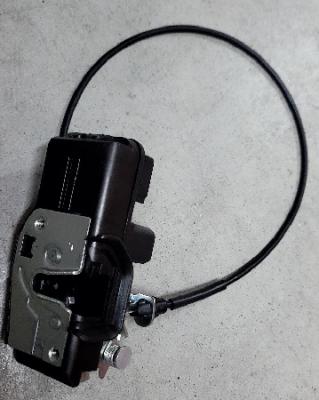 China Tesla Model S Front Left Door Lock 6008913-99-C 24x19x12cm for sale