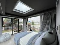 China Luxury Prefabricated Modular Home Space Capsule For Customized Container House for sale