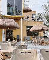 China Detachable Prefab Container Office Houses Hotel Garden Living Container House for sale