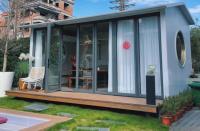 China Contemporary Design Portable Flat Pack Living Container with Customized Color Options for sale