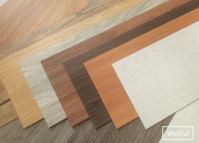 China PVC Wood Vinyl Flooring 1.2mm Thickness 0.07mm Wear Layer Slip Resistant LVT Plank for sale