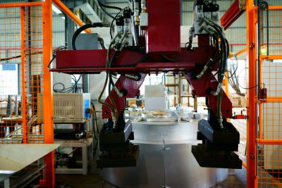 China Indipendent Manipulator Low Pressure Die Casting Machine For Plumbing for sale