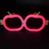 China Novelty Light Up Apple Shape Glow Stick with Non-toxic PE Fluorescent Liquid for sale