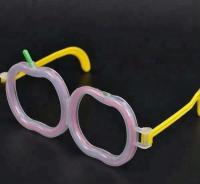 China Novelty Light Up Apple Shape Glow Stick with Non-toxic PE Fluorescent Liquid for sale