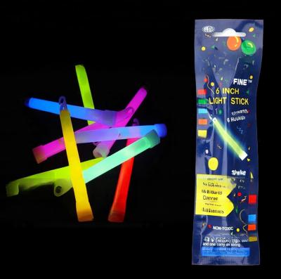 China 6 Inch PE Glow Sticks 8-12 Hours Glow Time for Party Events Halloween Bulk for sale