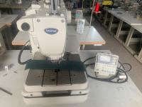 China Direct Drive Secondhand Sewing Machine Computerized Brother Eyelet Buttonhole Machine for sale
