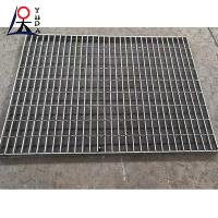 China Serrated Type Hot Dipped 30 X 3mm Galvanized Steel Grating 0.3-1.5m for Metal Building for sale