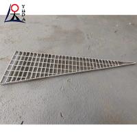 China 30*5mm Steel Grid Plate Drainage Covers Anti Slip Serrated Steel Walkway Grating for sale