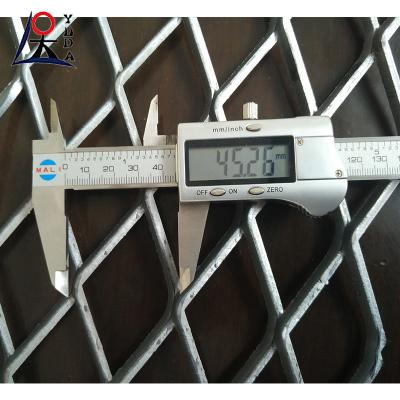 China Window Screen Filter Highly Corrosive Durable Steel Iron Expanded Wire Mesh In Customized Hole Shapes for sale