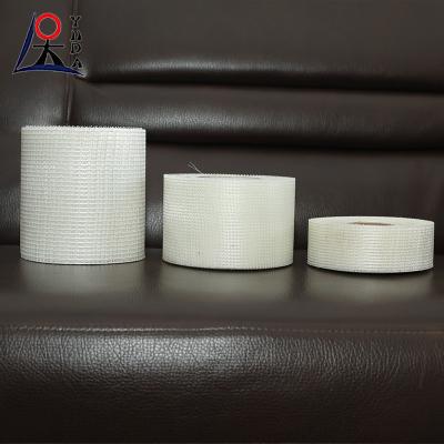 China Adhesive Reinforcement Fiberglass Plastering Mesh Tape Fiberglass Mesh Cloth for sale
