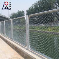 China Diamond Cyclone Fence Green Pvc Coated Chain Link Temporary Fence For Sports for sale