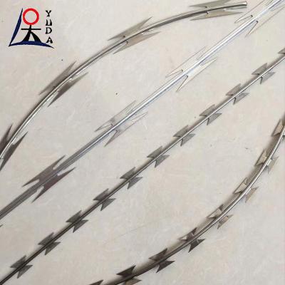 China Iron Farm Safety Concertina Blade Fencing Security Wire Roll 450mm-900mm for sale