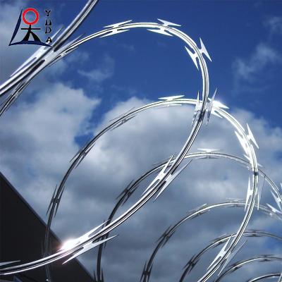 China Hot Dipped Galvanized BTO-18 Concertina Barbed Wire Rolls 50kg for sale