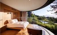 China Hotel Container Houses for End Hotels Luxury Modern Wooden House Steel Structure Round House Senglin Holiday House for sale