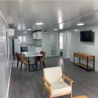 China Prefab 40Ft 20Ft Container House Hurricane-Proof Expandable 2 Bedroom Villa Portable Home Sandwich Panel Modern Design for sale