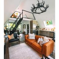 China Fast-Install Steel Structure Container Houses Modern Two-Storey Luxury Villa with A-Frame and Sandwich Panel Design for sale