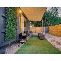 China Galvanized Steel Square Tube Structure 20ft Prefabricated Wooden House for Hotel and Independent Garden for sale