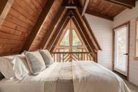China Customized Color Steel Frame Modern Luxury Design Prefabricated Wooden Garden Chalet Tiny Modular Prefab Houses Villa for Shop for sale