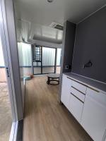 China Modern Design Sandwich Panel Door Modular Mobile House in European Union with 20 Ft Prefabricated Flat Packaging Container for sale