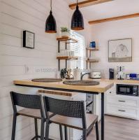 China Hotel 20ft-40ft Portable Wooden Container House Durable Sea Freight Container Renovation with Hotel Standard for sale
