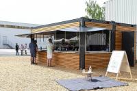 China 20ft Container Store Wood Grain Metal Frame Hotel Mobile House with Galvanized Steel Square Tubes and Flat Packaging for sale