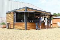 China 20ft Container Store Wood Grain Metal Frame Hotel Mobile House with Galvanized Steel Square Tubes and Flat Packaging for sale