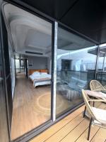 China Customized Color Soundproof Space Capsule Prefab Tiny House with Wall 50/75/100mm Wave Sandwich Panel for sale