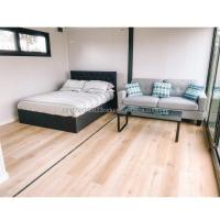 China Modern Expandable Steel Frame Portable Prefabricated Container House with Bedrooms for Outdoor Made of Sandwich Panel for sale