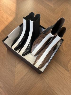 China Color Blocked Crocodile Embossed Boots Chelsea Style Calfskin for Daily Wear for sale