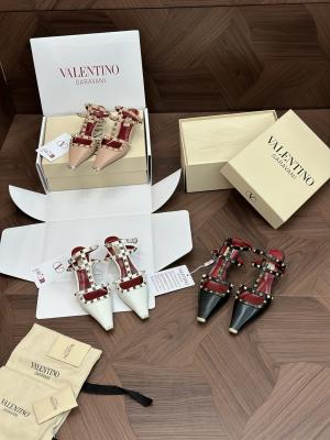 China Rivet Studded Leather Heel Pump Sandals Kitten Heel Pointed Toe for Party Wear for sale