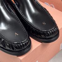 China Gold Stamped Logo Loafers Mens Slip On Shoes Restrained Retro Versatile Daily for sale