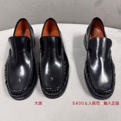 China Gold Stamped Logo Loafers Mens Slip On Shoes Restrained Retro Versatile Daily for sale