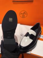 China Kelly Buckle Luxury Leather Loafers Italian Calfskin Leaf Toe for Evening for sale