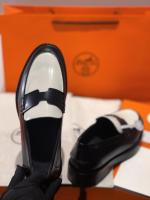 China Kelly Buckle Luxury Leather Loafers Italian Calfskin Leaf Toe for Evening for sale