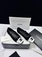 China Black Matte Suede Round Toe Flats Glossy Leather Toe Stitch for Daily Wear for sale