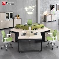 China 3-Person Modular Workstation with Thickened Steel Legs and Privacy Screens – Unique Shaped Design for Collaborative Team Spaces. for sale