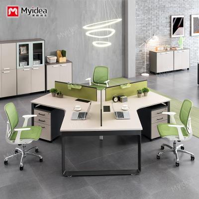 China 3-Person Modular Workstation with Thickened Steel Legs and Privacy Screens – Unique Shaped Design for Collaborative Team Spaces. for sale