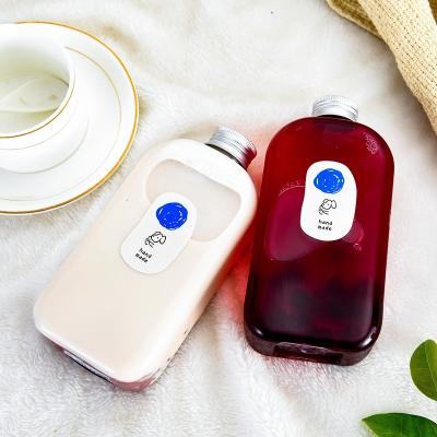 China Cold Beverage 24mm 400ml Plastic Juice Bottles With Caps for sale