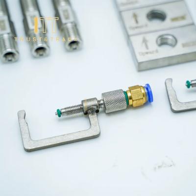 China Universal W02 Injector Holder Common Rail Diesel Truck Injector Tools Fixture Adaptors for sale
