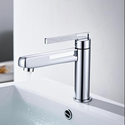 China Brass Single Hole Bathroom Faucet Smooth Water Outlet Deck Mounted for sale